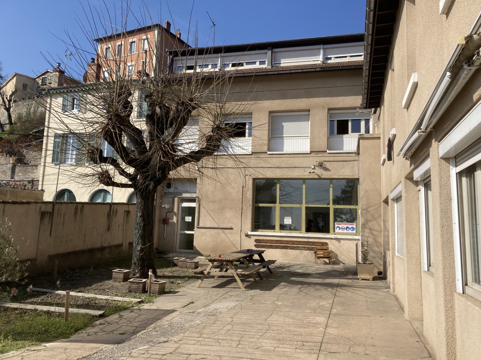Rénovation de foyers pour femmes à Lyon - Bees Architectes